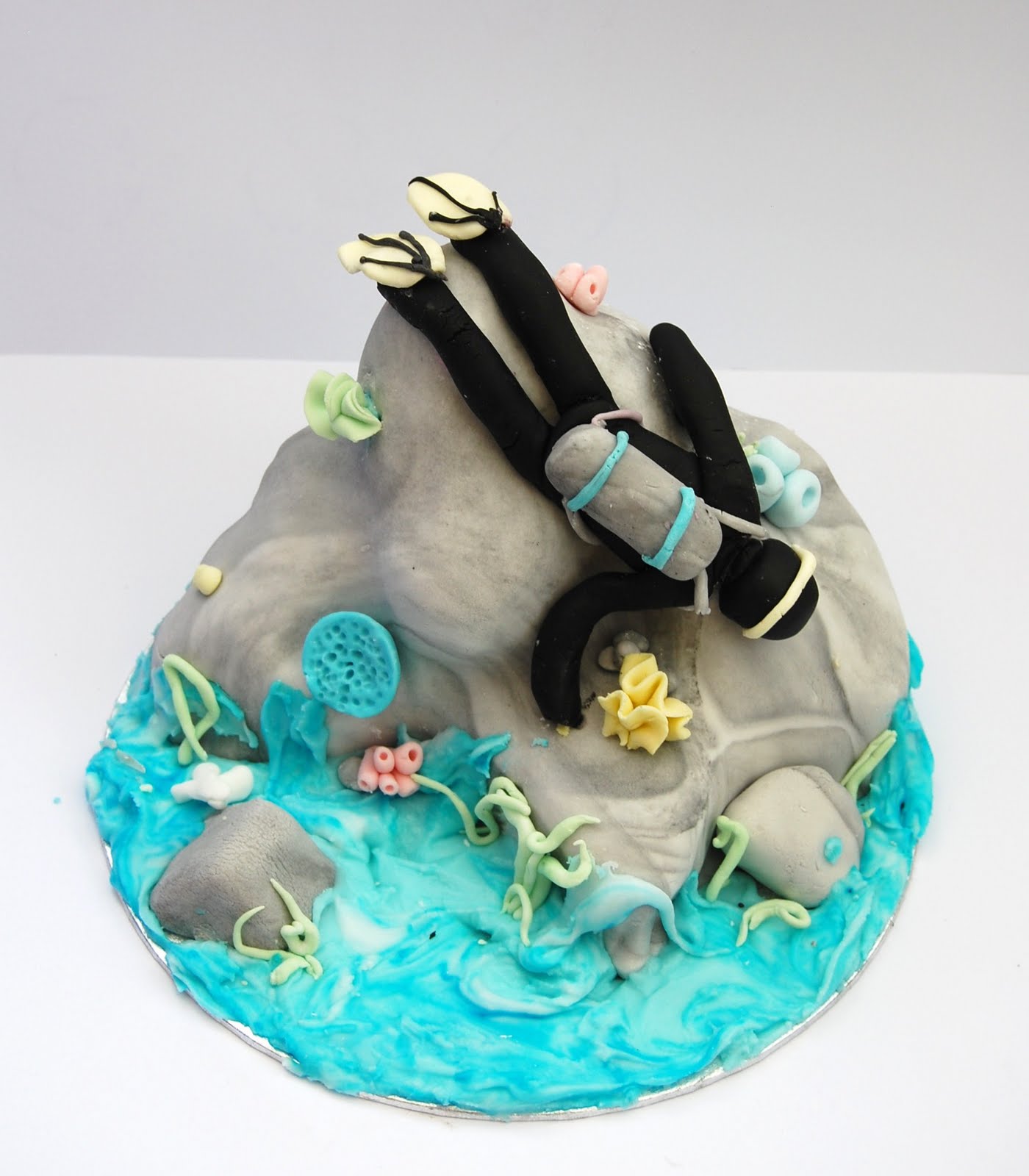 Sophieisticakes Ltd: Scuba diving cake