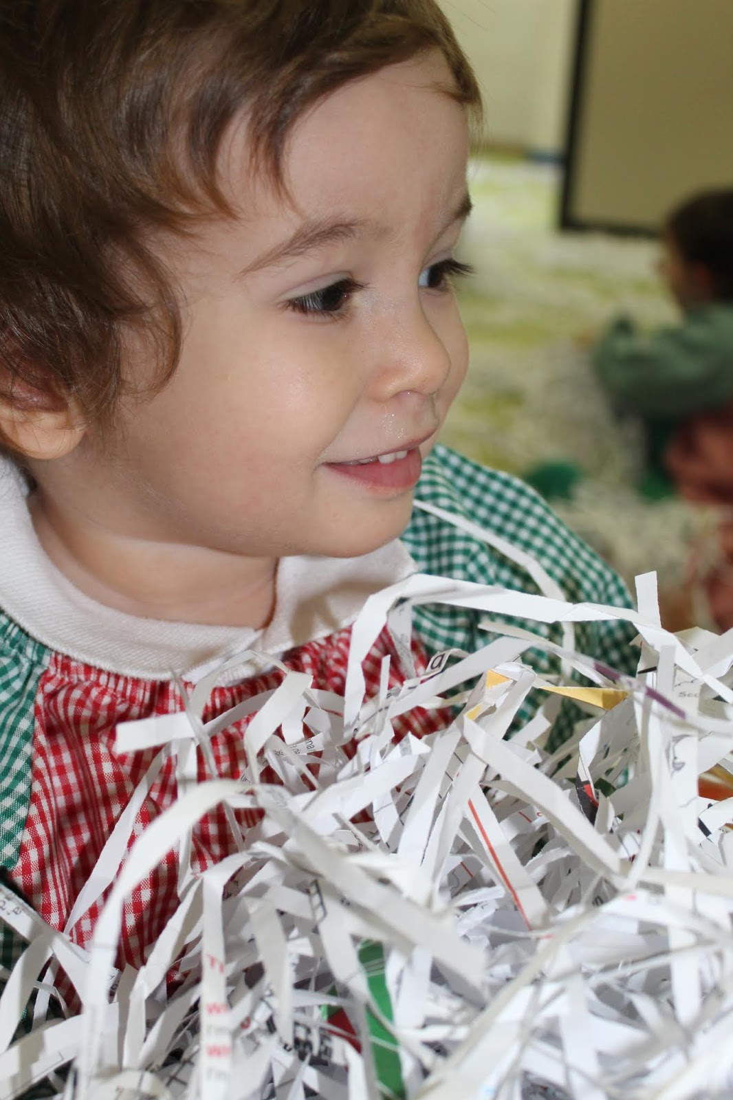 Gresol Kids: Shredded paper activity - "I am a little snowman"