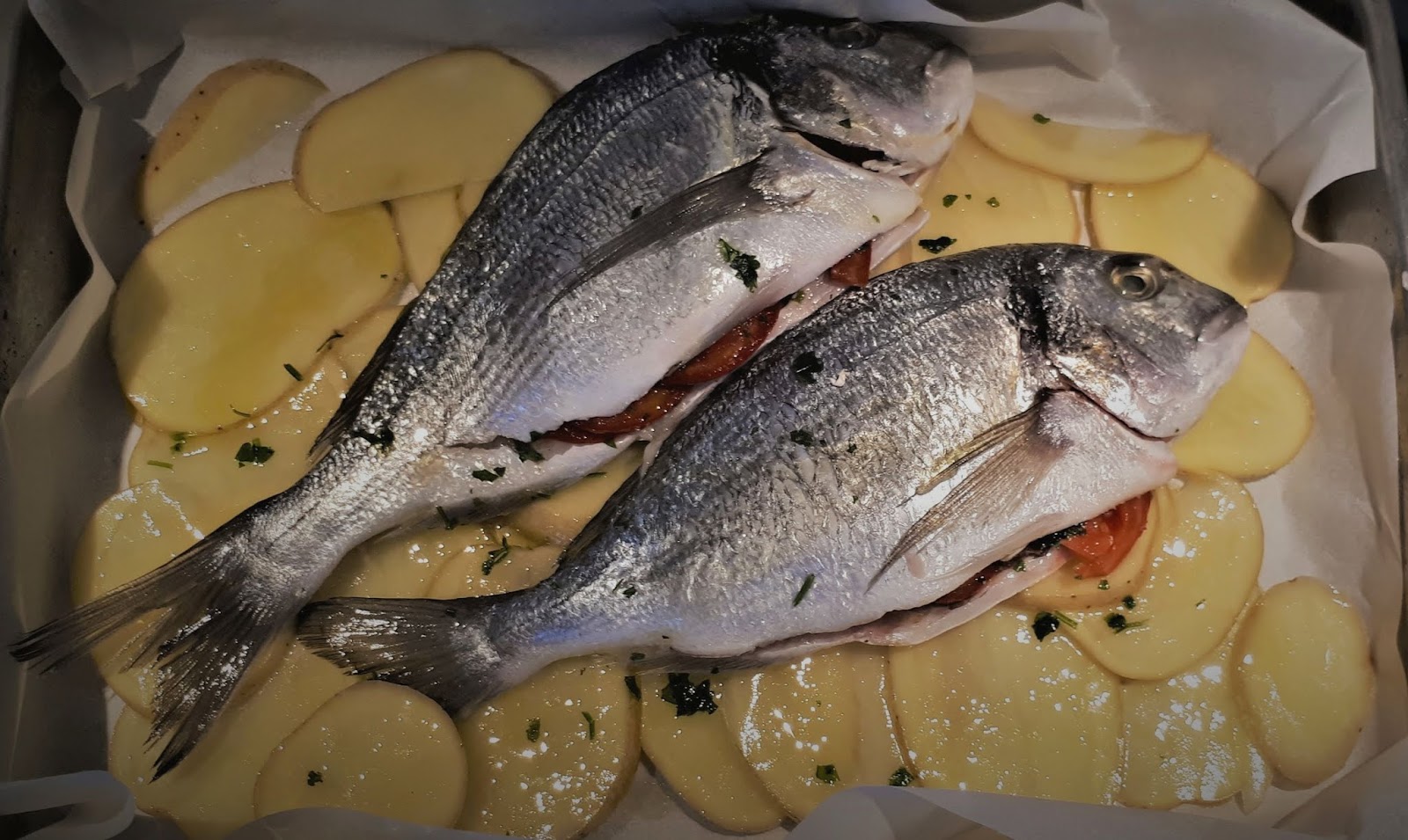 Mantelikeksi: Kultaotsa-ahventa perunapedillä