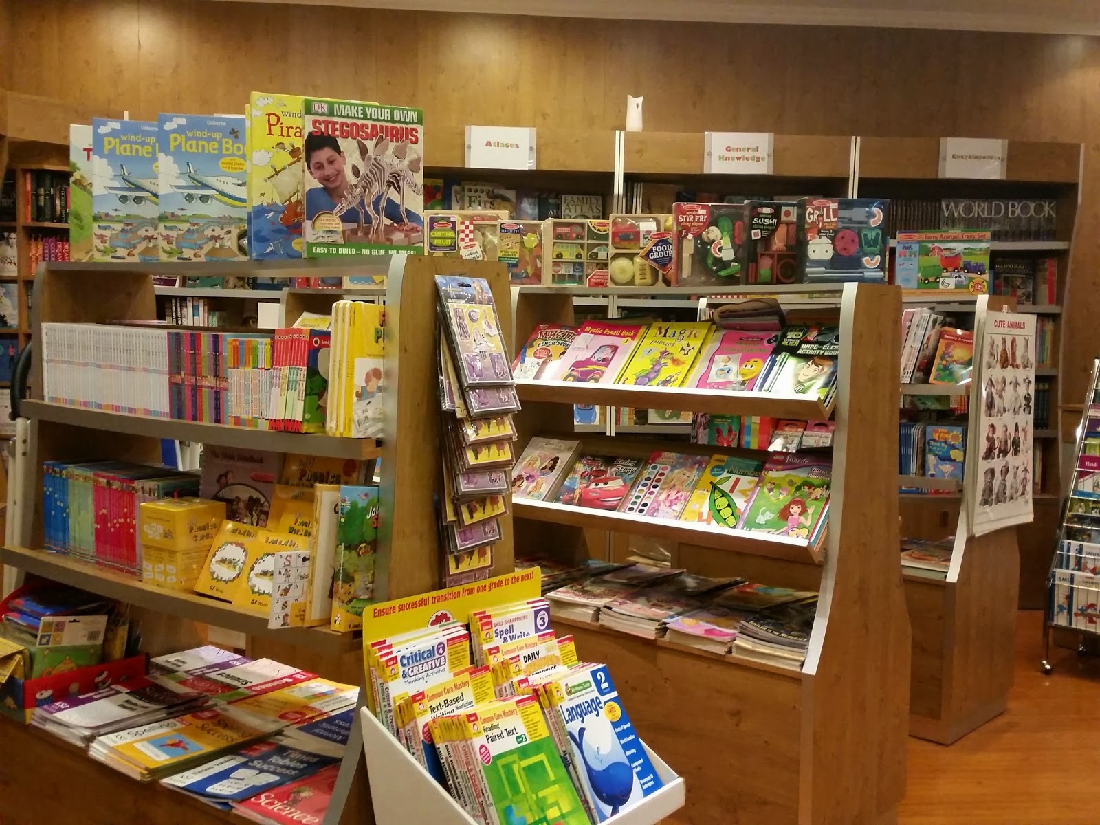 Life in Kuwait Blog: Saeed & Samir Bookstore- Laila Gallery