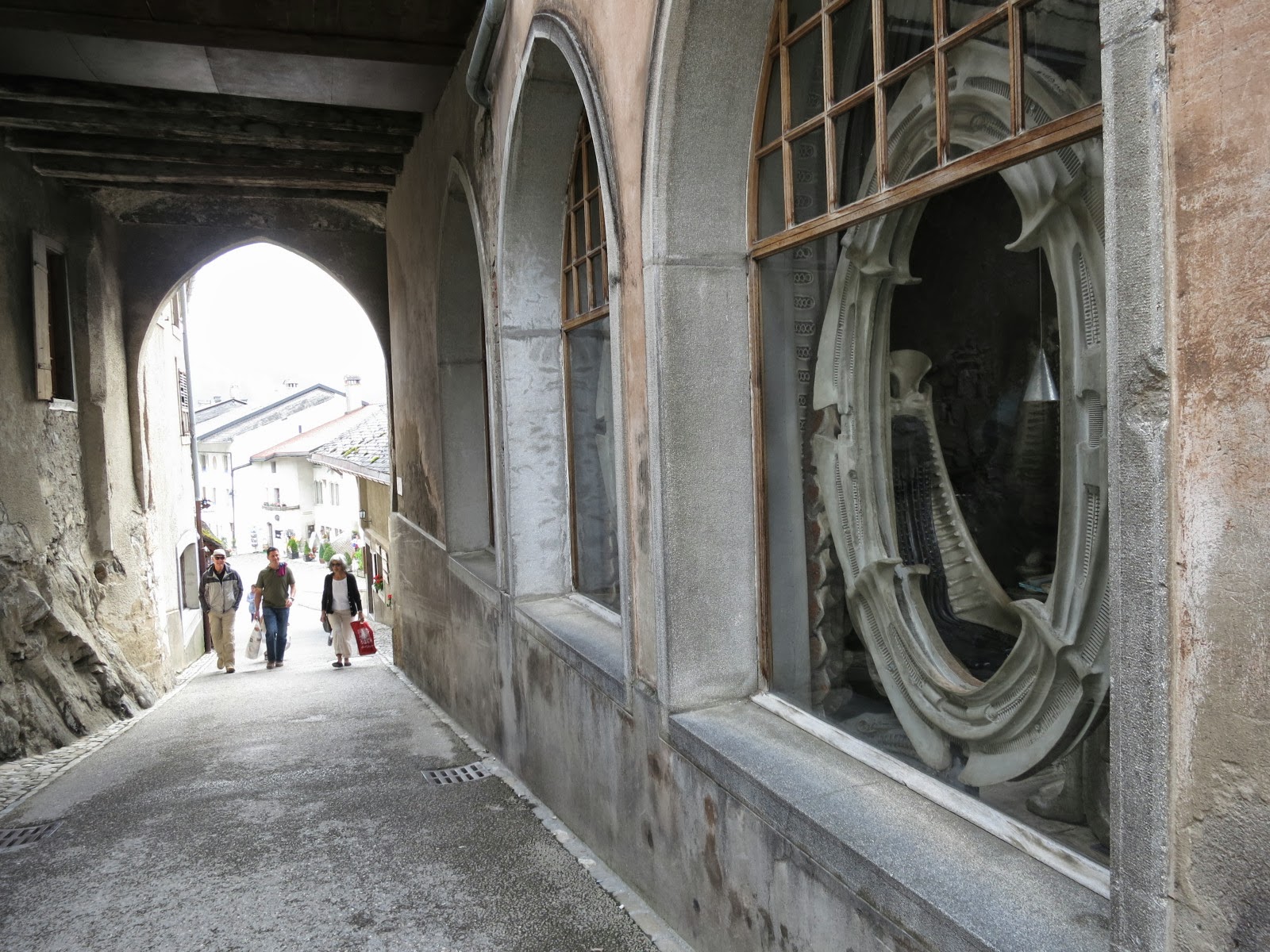 Yummy Chrispytine...Still: Alien Bar in Gruyére