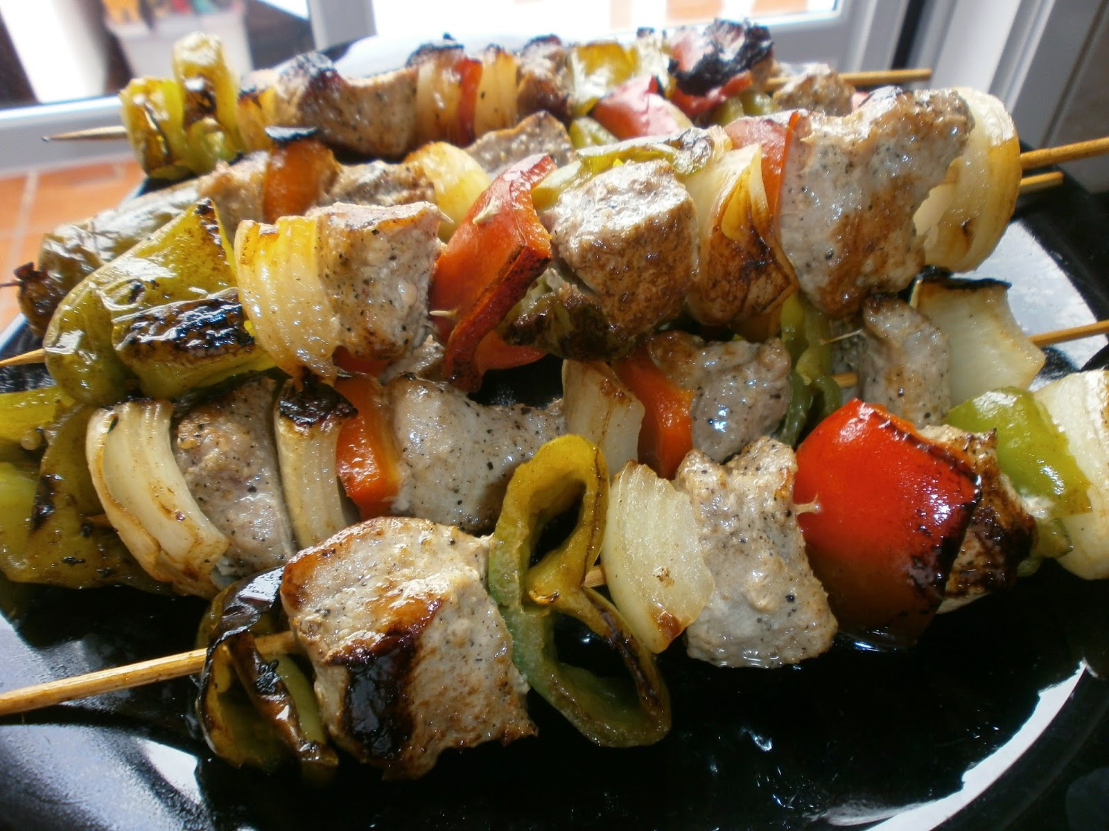 Luzmary y sus recetas caseras: PINCHOS CON CARNE DE CERDO.