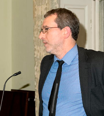 photopol: MORE FOOD OR I'LL APPEAR