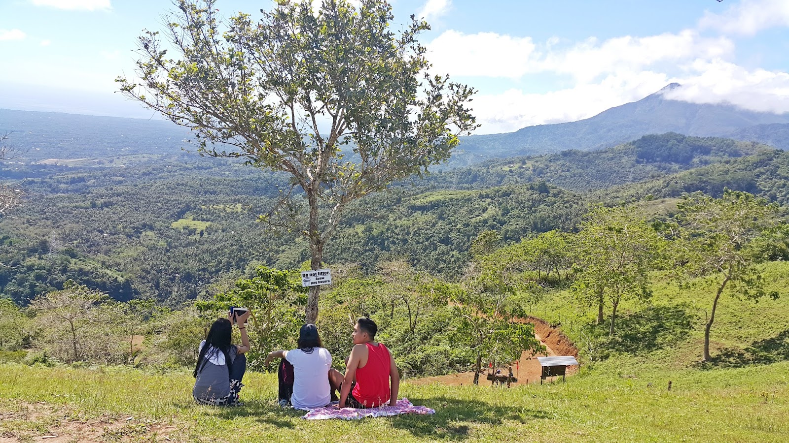 ohmygoggles: Puncak Tanawan: overseeing the city