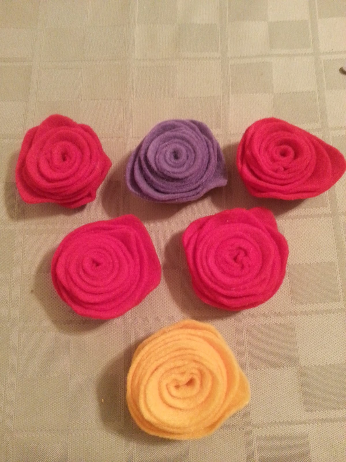 Pretty & Super Easy Felt Rose Tutorial