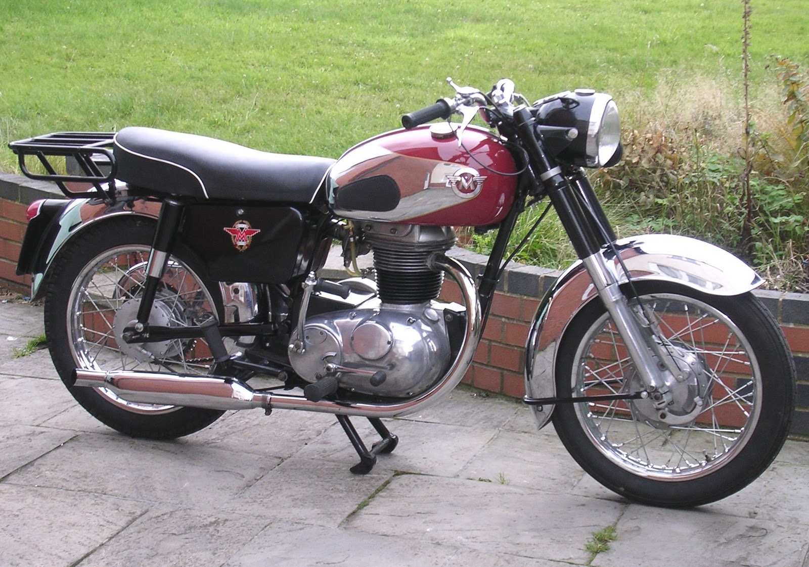 Amelia Squariel: Matchless G2CSR