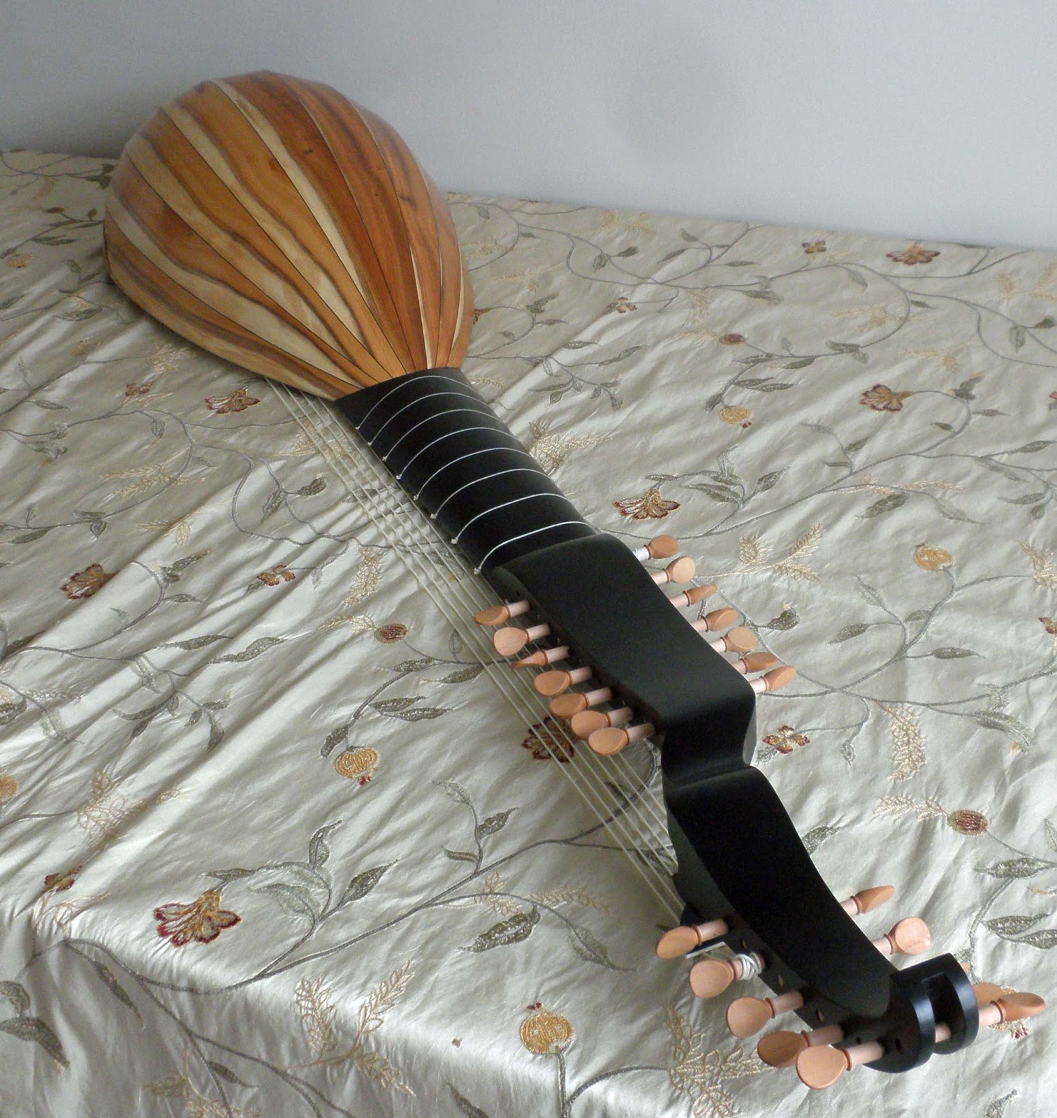 Buying a Lute: Baroque lutes