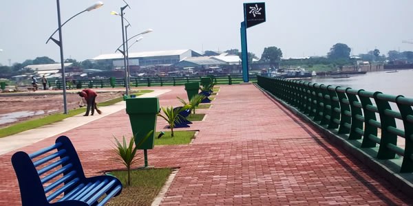 Kinshasa Then and Now: Kinshasa 2011 - A City Under (Re-)Construction