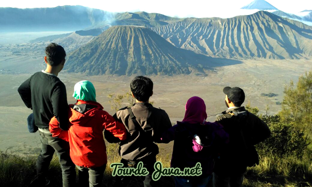 Paket Wisata Open Trip Bromo Midnight - Wisata Sunrise Gunung Bromo ...
