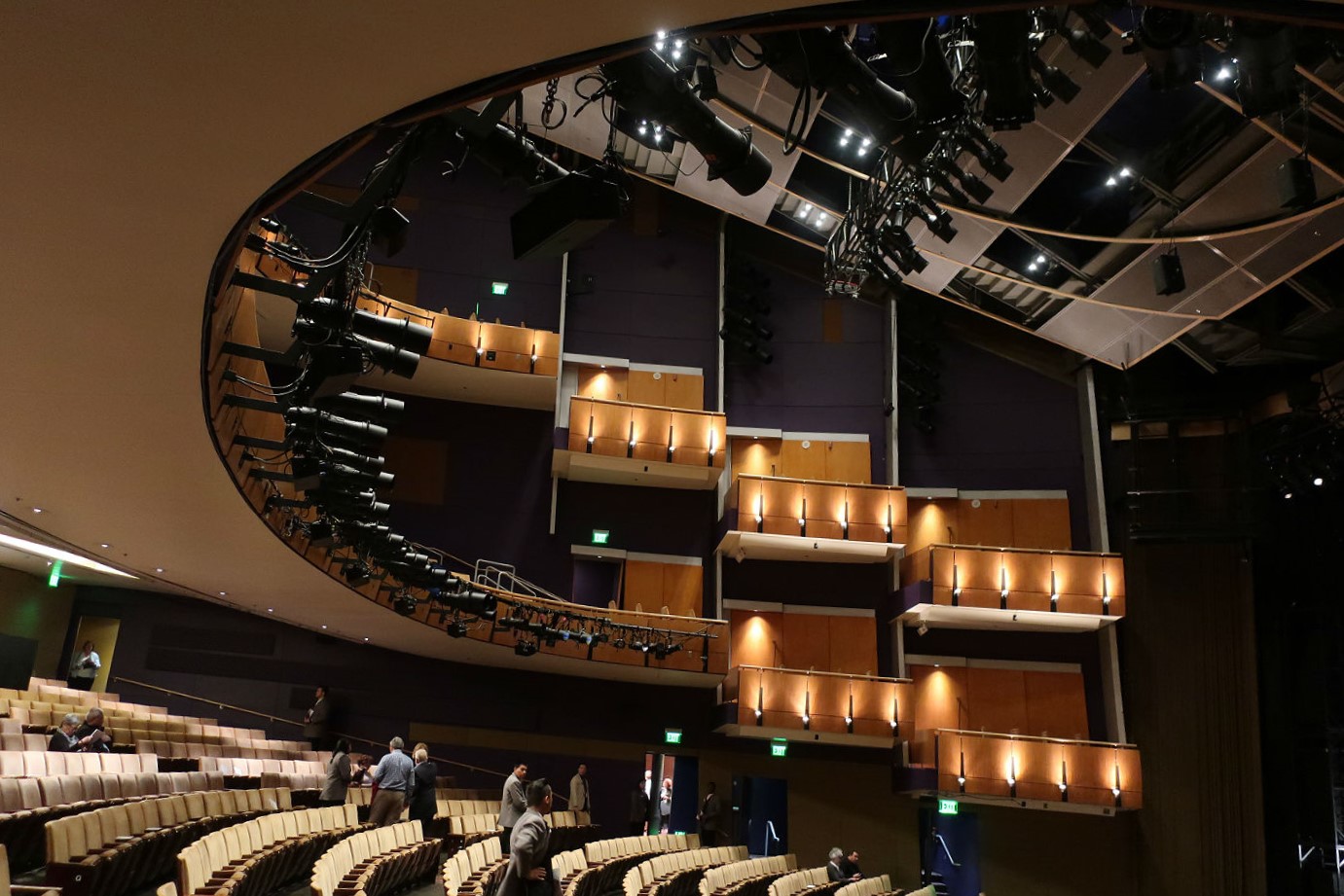 Los Angeles Theatres: Ahmanson Theatre