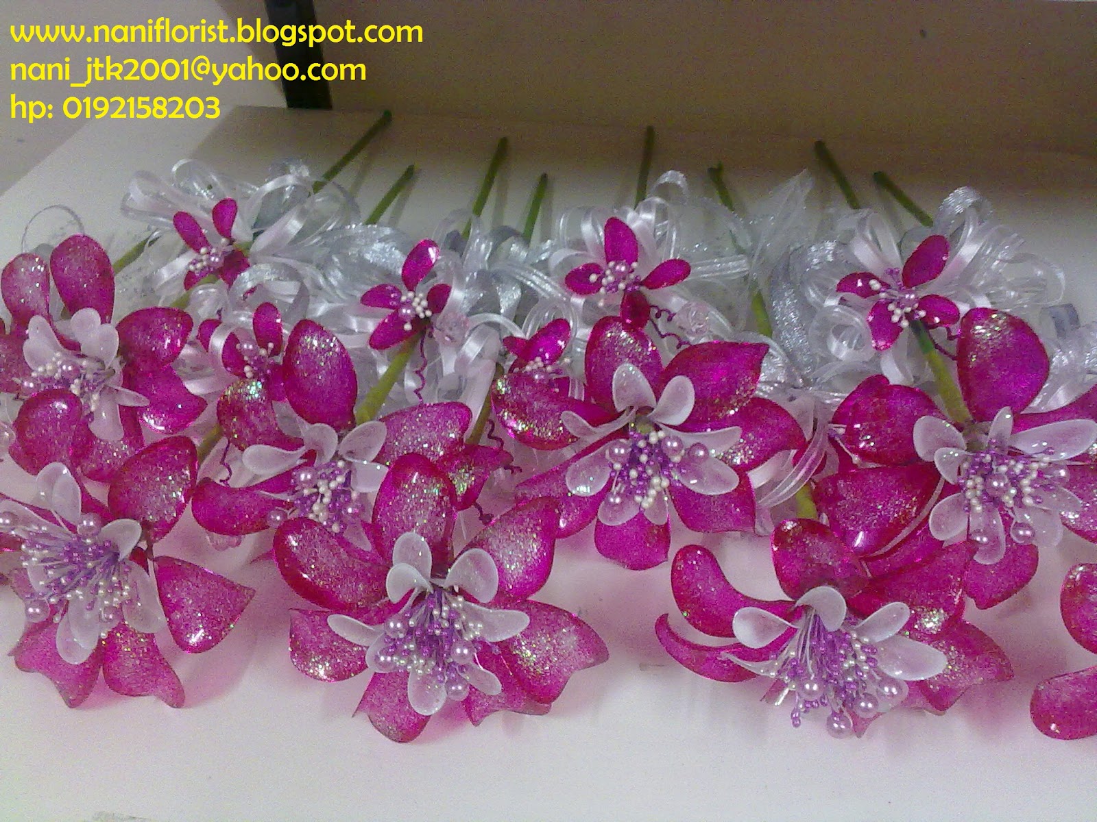 Nani Florist: BUNGA PAHAR DIP KRISTAL SHOCKING PINK DAN PUTIH