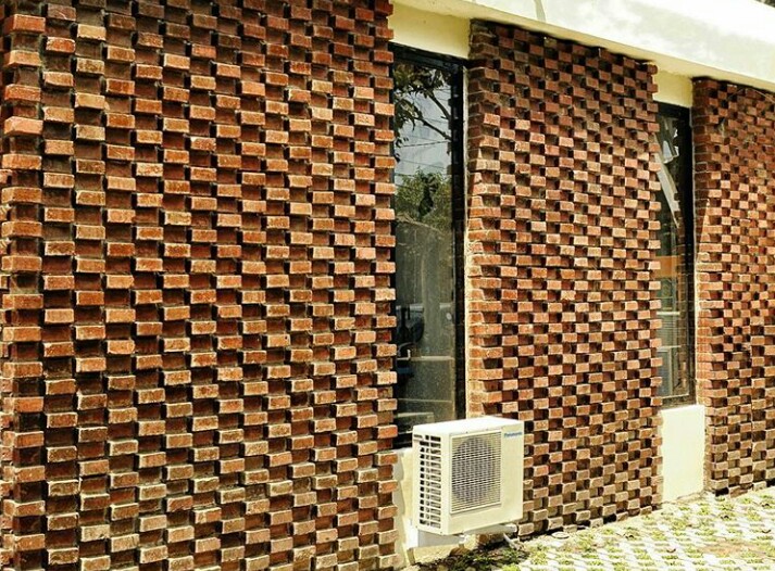 Bata merah dapat dijadikan facade rumah yang akan mengesankan kesejukan ...