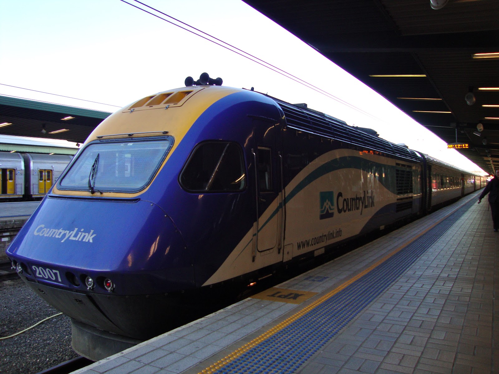 Dari Sydney ke Brisbane dengan Kereta Countrylink | Traveling Precils