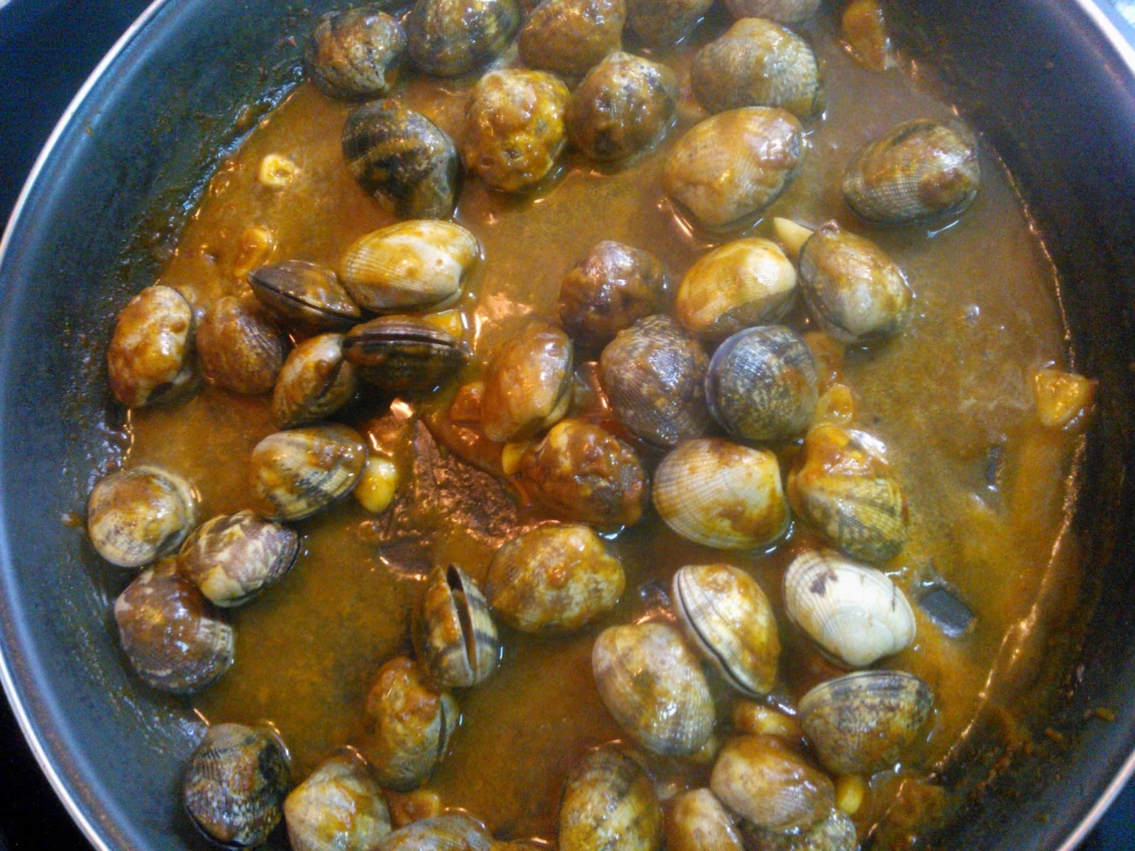 La Escoba de Oro y Chocolate: ALMEJAS A LA MARINERA