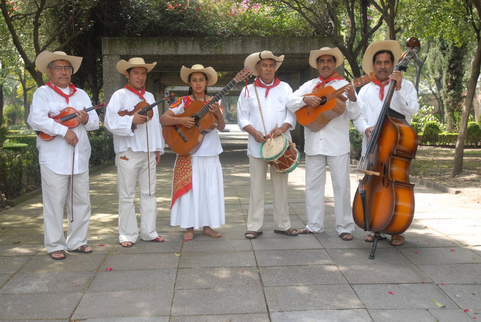 Música Guerrerense: ANIVERSARIO DEL CENTRO CULTURAL "HUGO SALMERON"