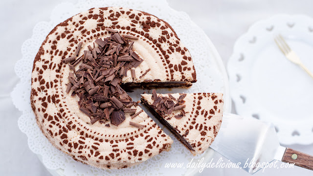 dailydelicious: Chocolate Daquoise Cake