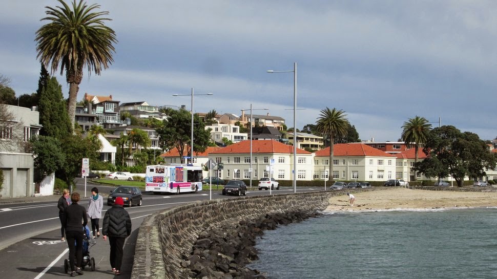 Tamaki Drive - Circuler en bord de mer vers l'Est