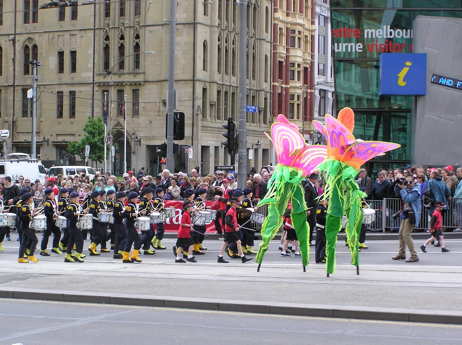 Neesie Natters: Melbourne Cup Parade.....