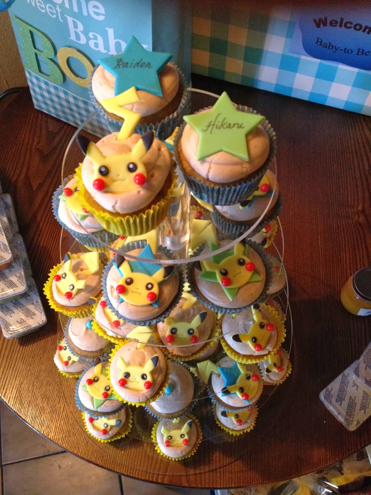 Our Decorated Cakes and Cupcakes: Pokemon Pikachu Cupcakes