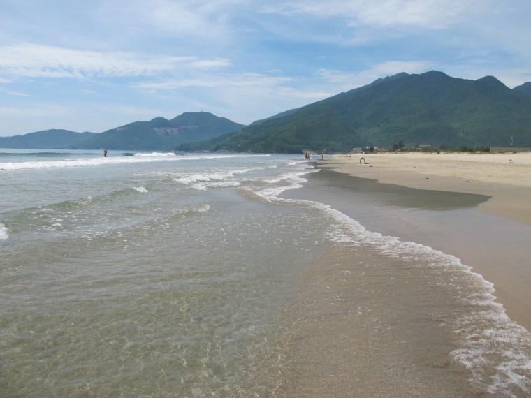 Xin chao!: Vietnam beautiful beaches, islands and bays