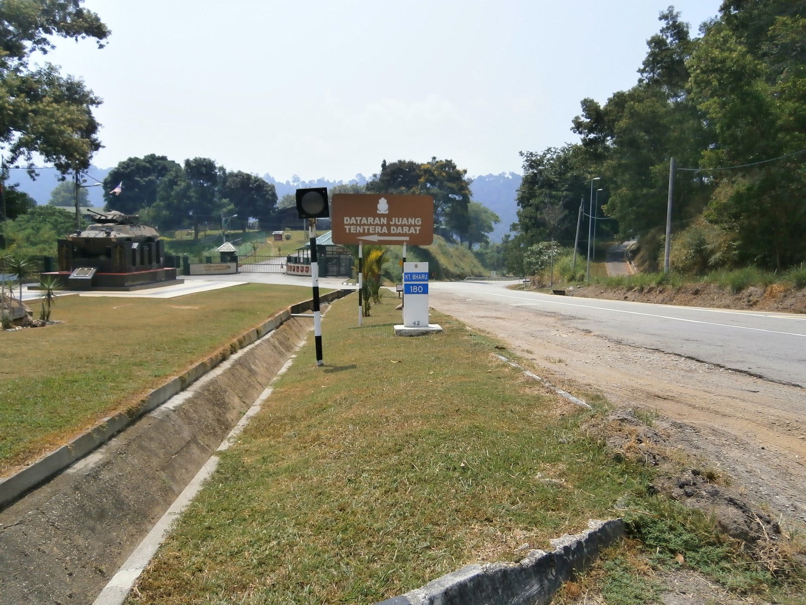 jejalan2je: Jalanraya Jeli-Gerik a.k.a Jalan raya Timur-Barat.