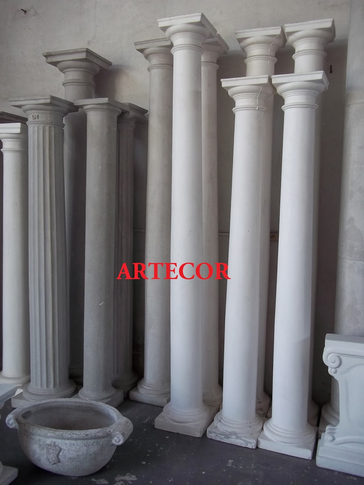 ARTECOR DECORACION: PEDESTALES - COLUMNAS DE YESO Y CEMENTO