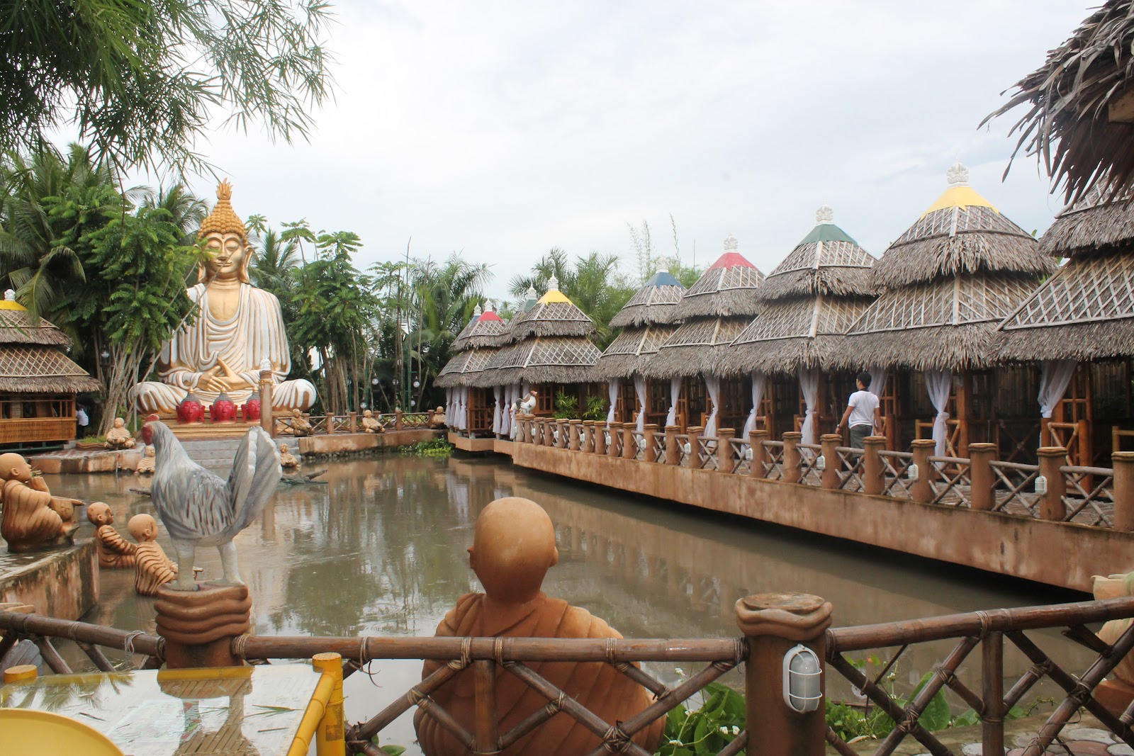 LaiCa: Isdaan Floating Restaurant, Laguna