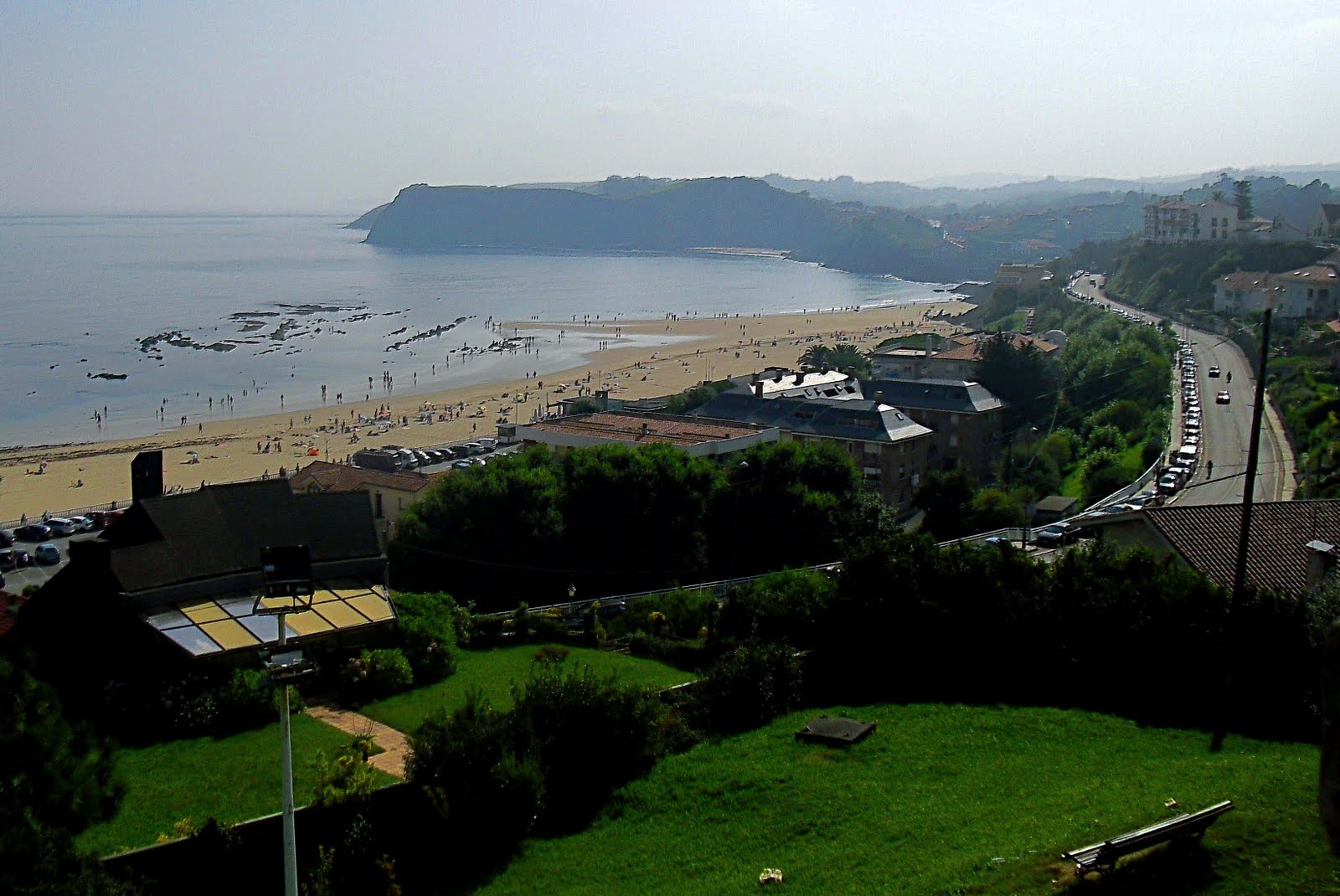 playas y paseos por la costa: VISTAS DE LA PLAYA DE COMILLAS