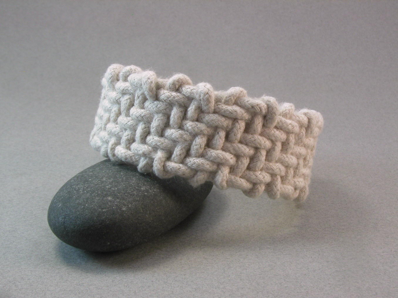 Knots and fiber bracelets: right angle weave rope bracelet 3992