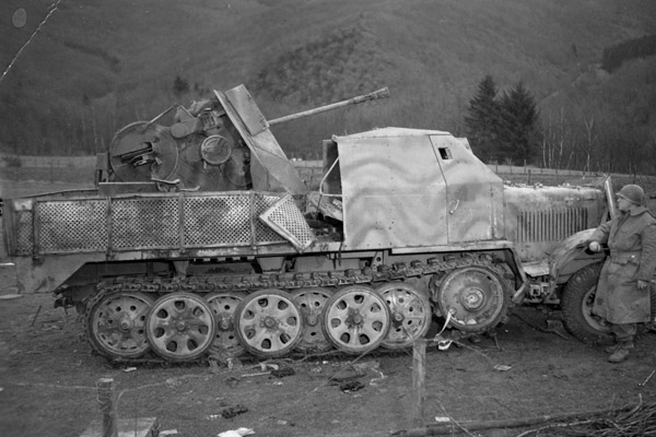 Catainium's Tanks: Sd.Kfz. 7/2 Anti-Aircraft Half-Track