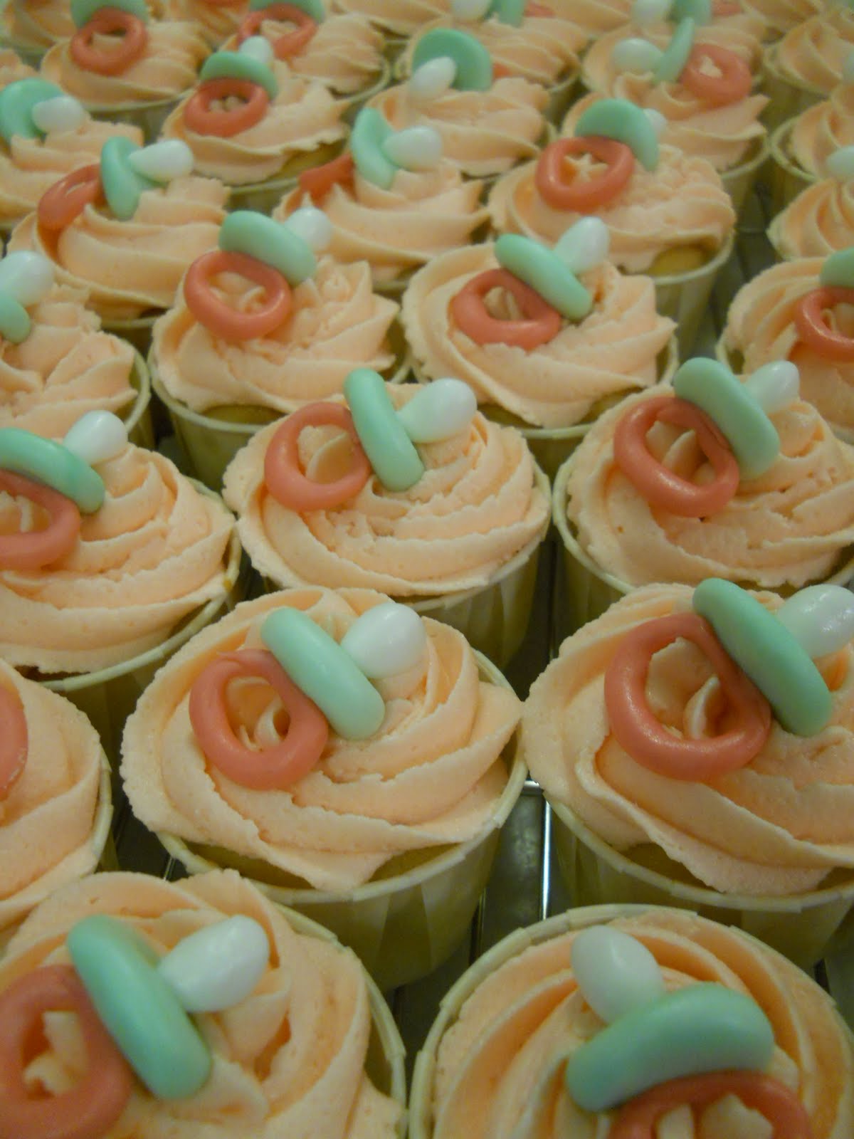 THE BEST CAKES IN TOWN: BABY FULLMOON CUPCAKES (BOOTIES & DUMMY)