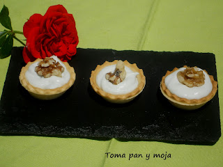Tartaletas de crema de queso con nueces