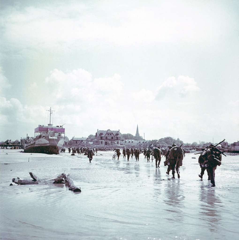 The Invasion of Normandy in colour: Amazing photographs show Allied ...