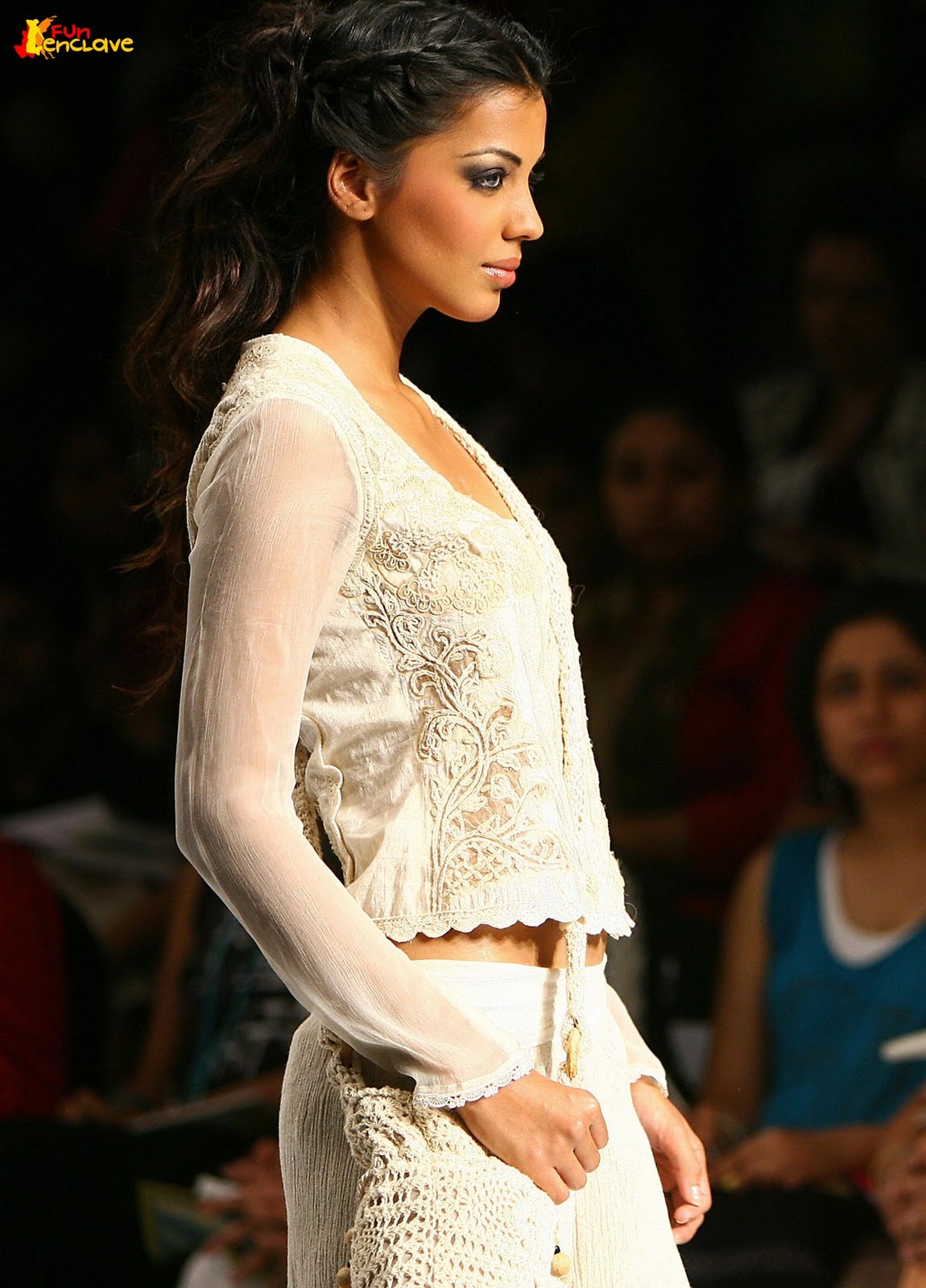 Mughda Godse 5 ~ Hot-celebs-wallpapers