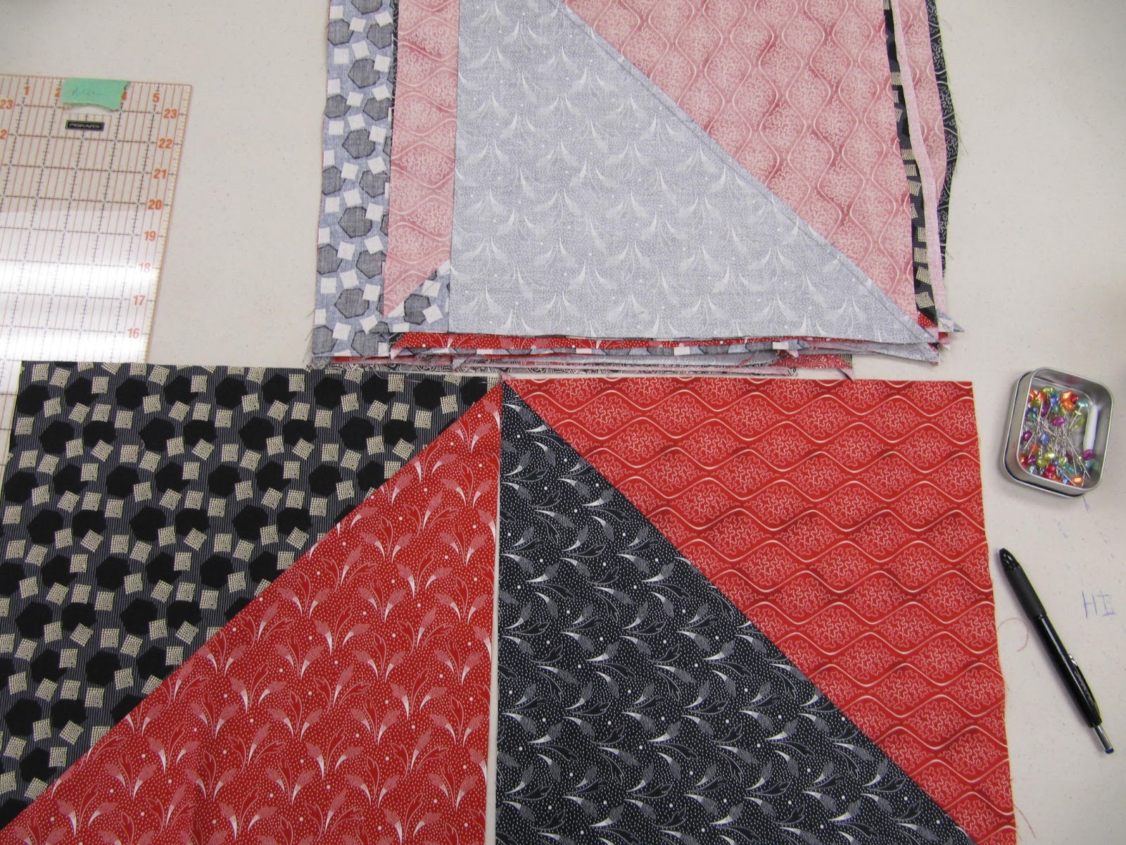 Inspired by Fabric: Tutorial: Two-Color Quilt