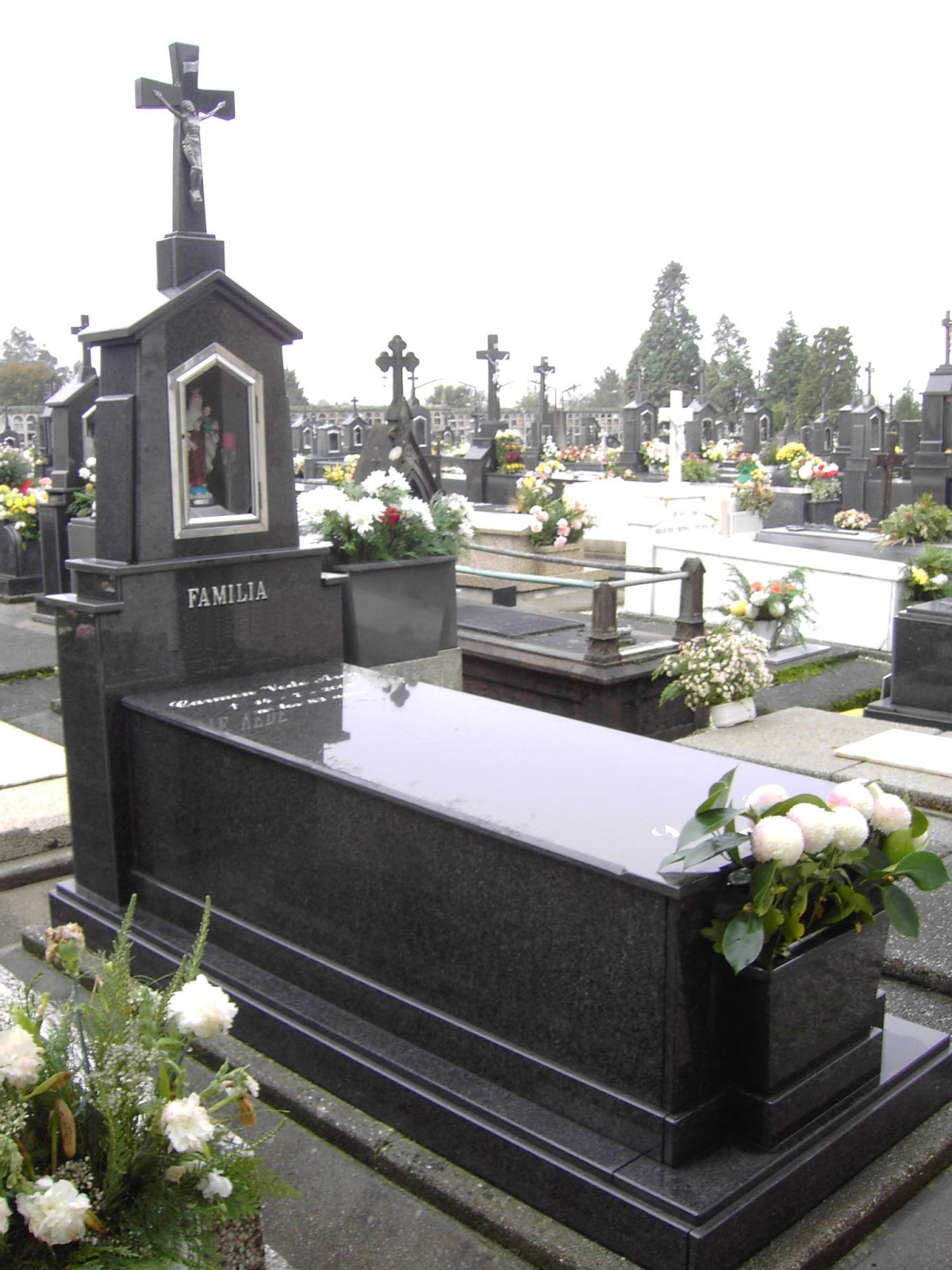 Lápidas y panteones para el cementerio: febrero 2013