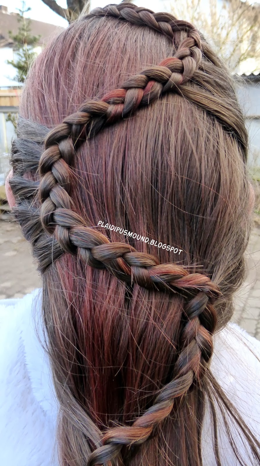 Plaidipus mound: bound chain braid