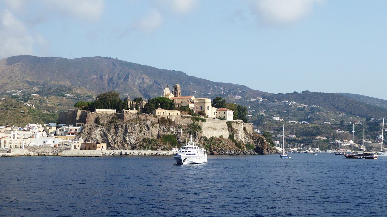 Flores, viajes y más: 3. Islas Eolias - Lípari, una isla cargada de ...