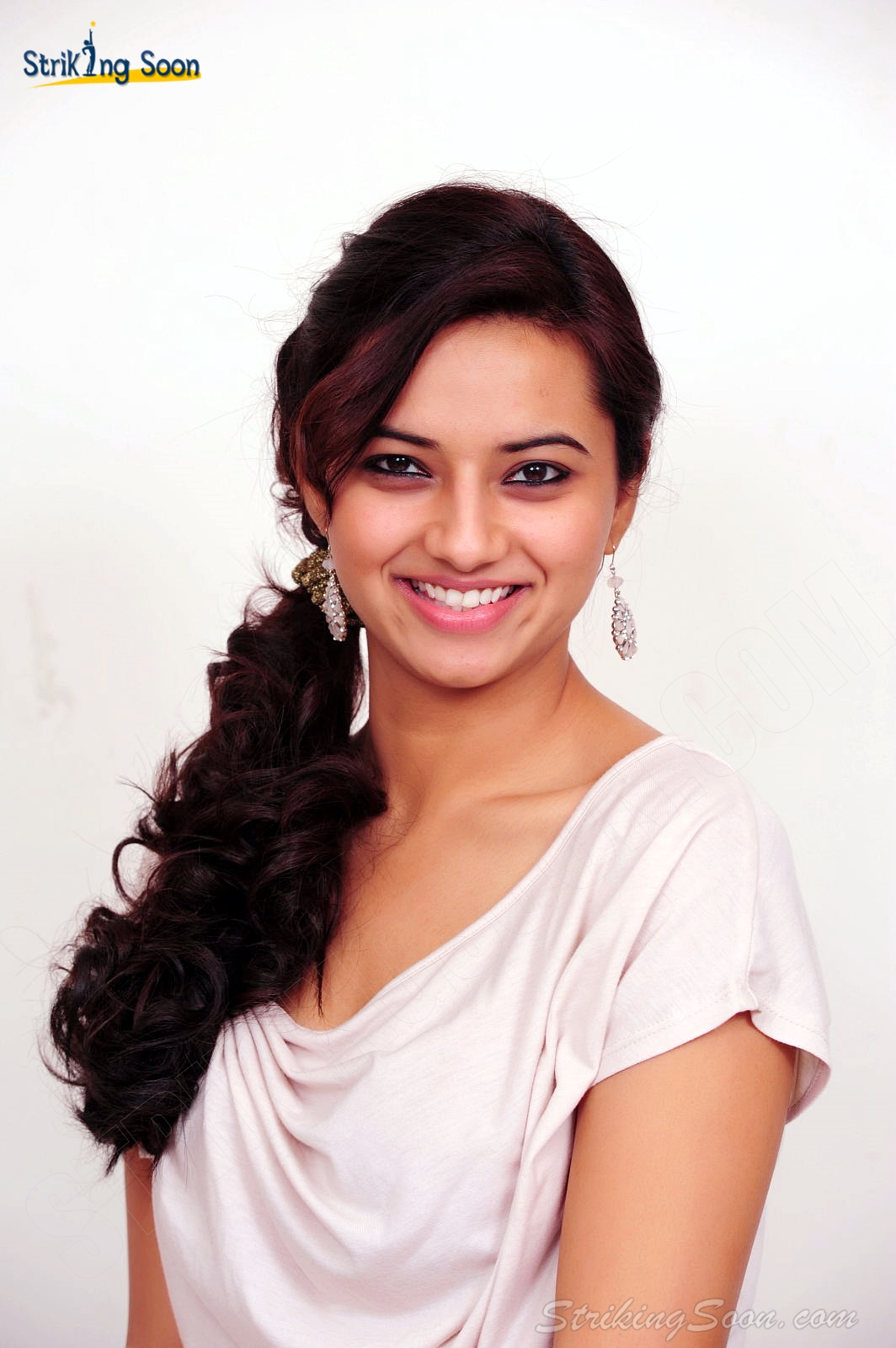 Isha Chawla Photoshoot Images « strikingsoonofficial