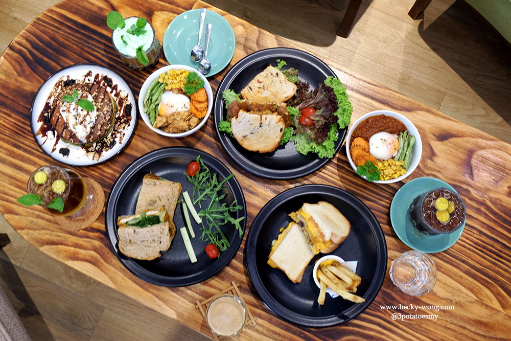 Good Blue Men @ Seksyen 17, PJ: Cosy Cafe Hidden Among the ...