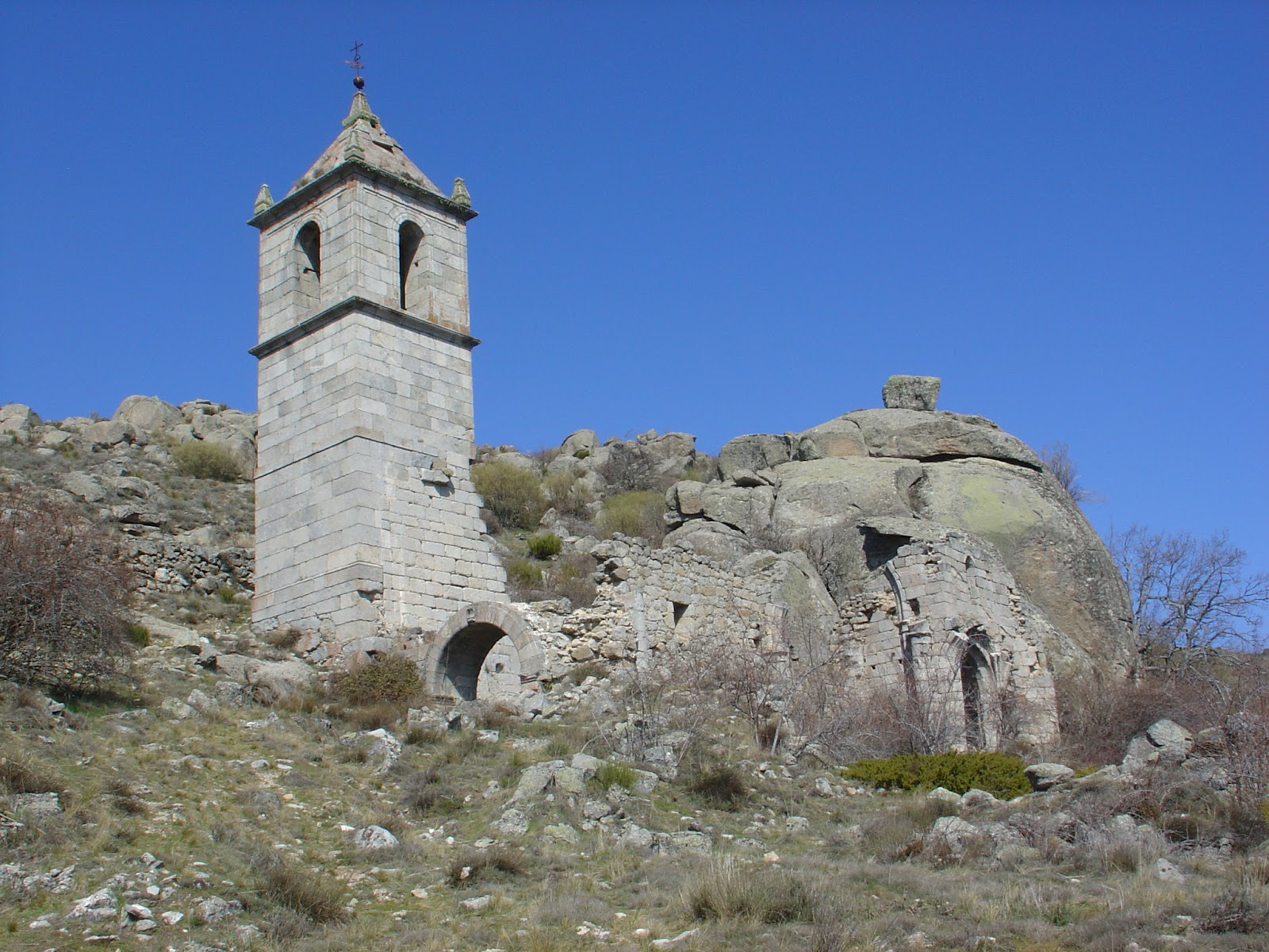 Villatoro: Excursion A La Iglesia de Villatoro y el Risco