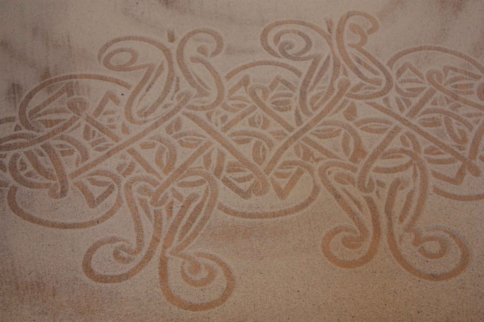 Geometry in Vanuatu sand drawings | Sand drawing, Drawings, Art