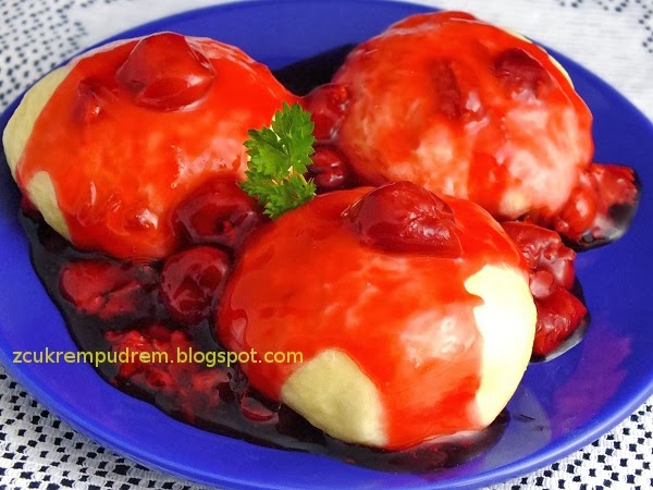 z cukrem pudrem: buchty na parze, pampuchy, parowce (kluchy na łachu)