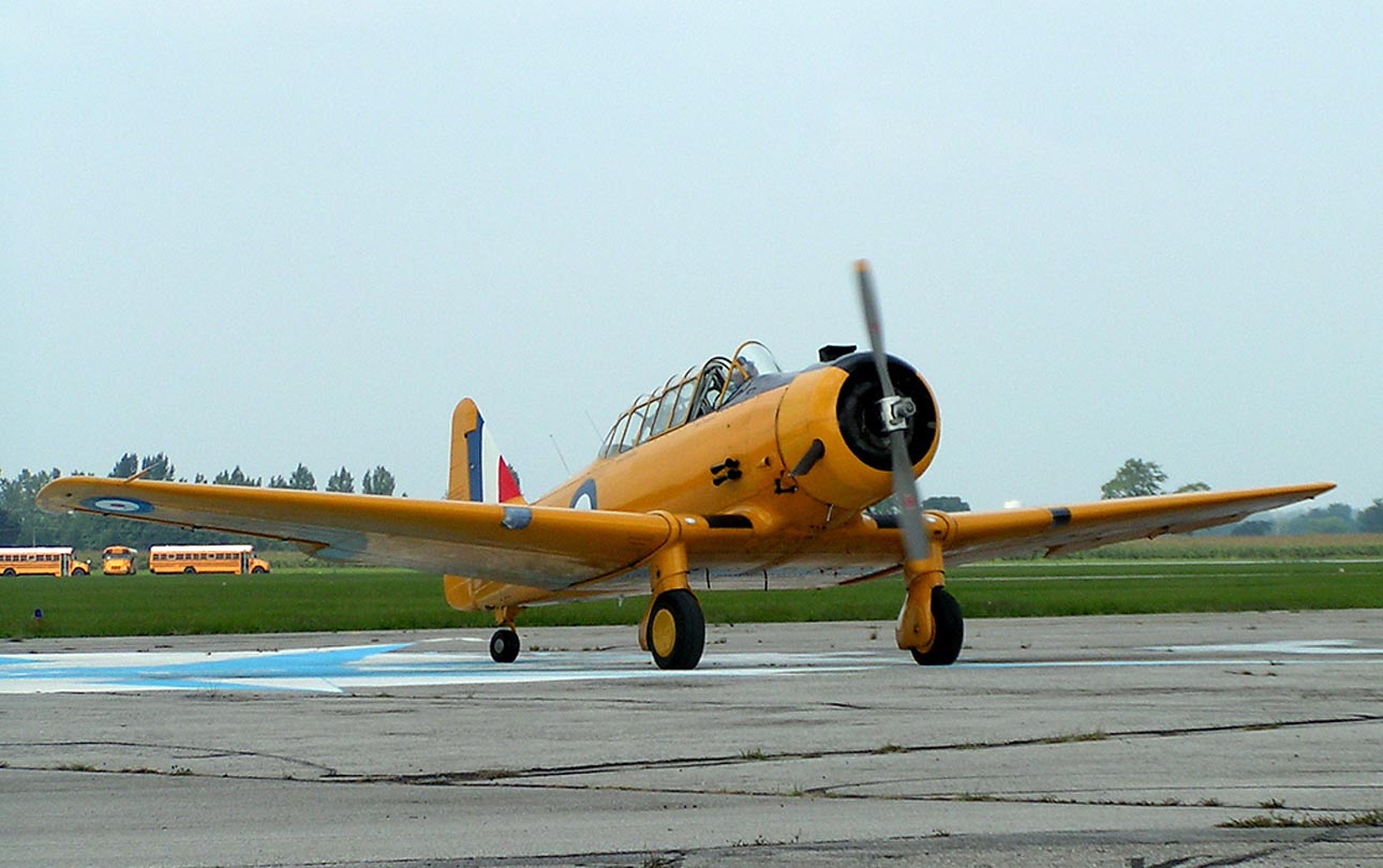 nhungdoicanh: North American BT-9 / BT-14 / NA-64 Yale