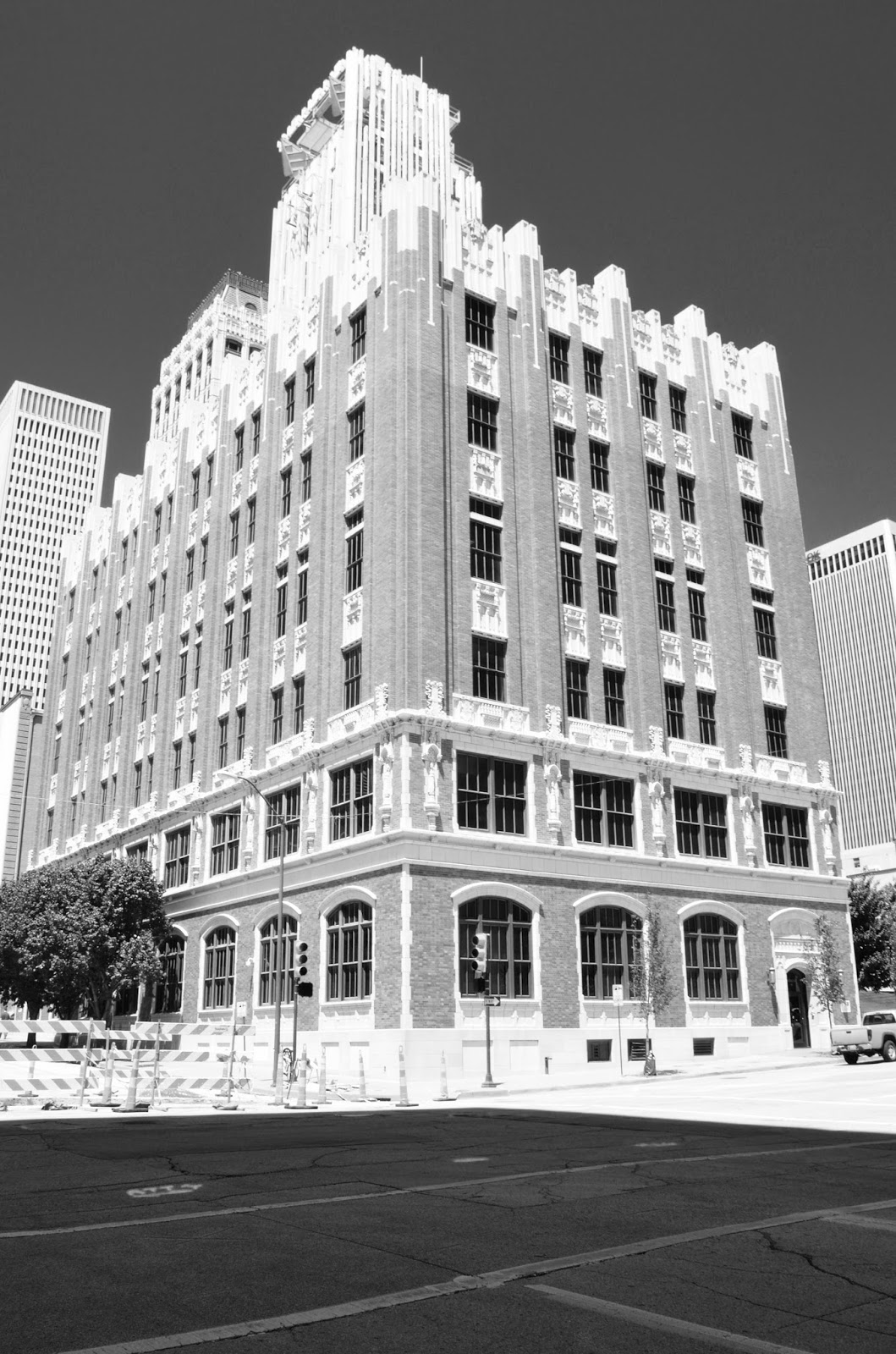 Pink&Charlie: Black & White Tulsa