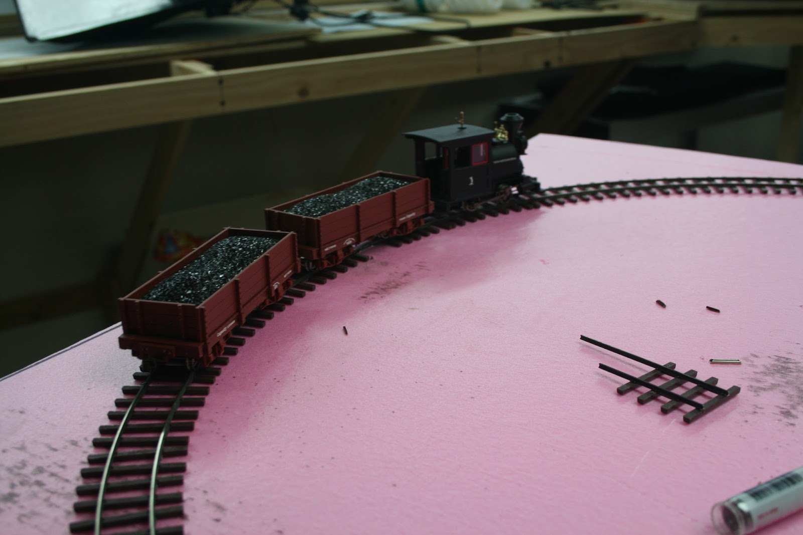 The Model Railroader's Notebook: 007 Mammoth Cave RR - Running Trains!