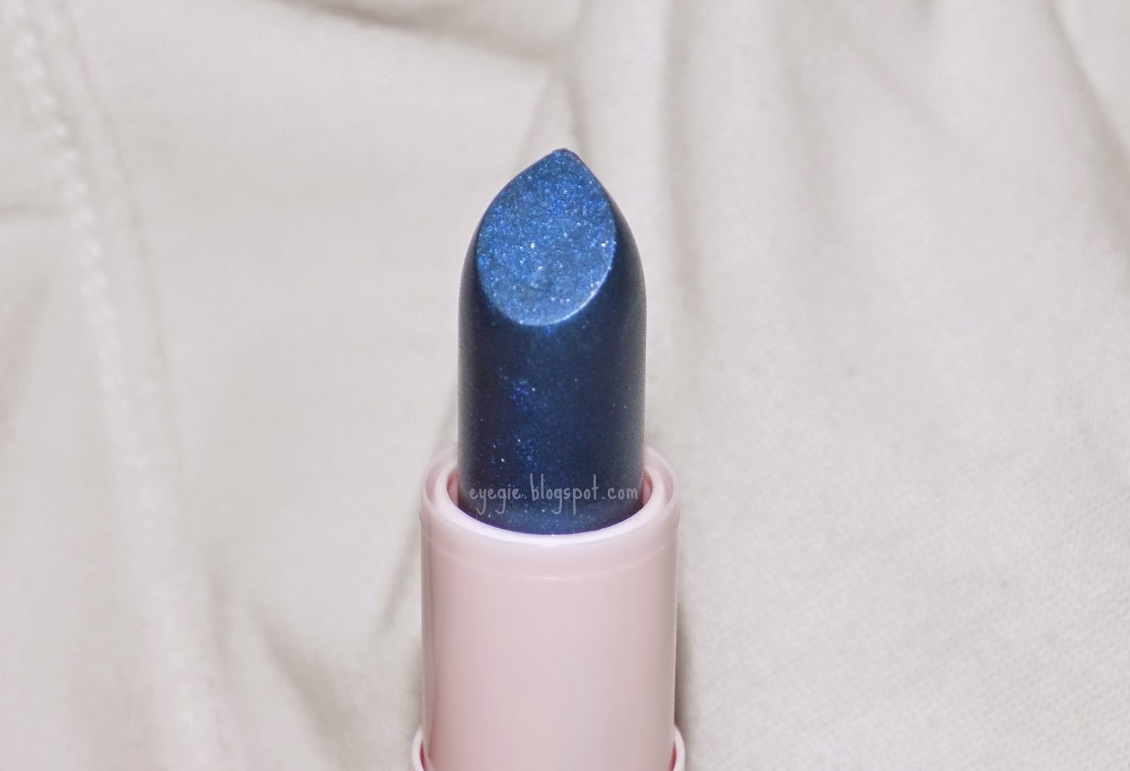 EY-ES-GIE by Sharleen Garcia: Avon Simply Pretty Magic Lipstick Review