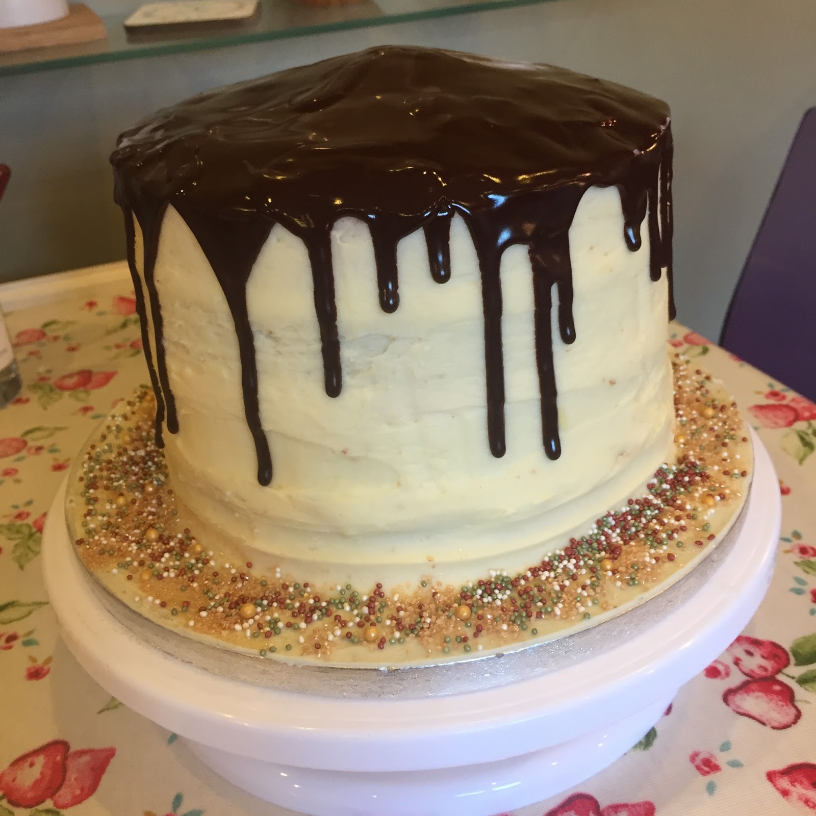 Christmas Drip Cake Anyone? - The Girl Who Loves...