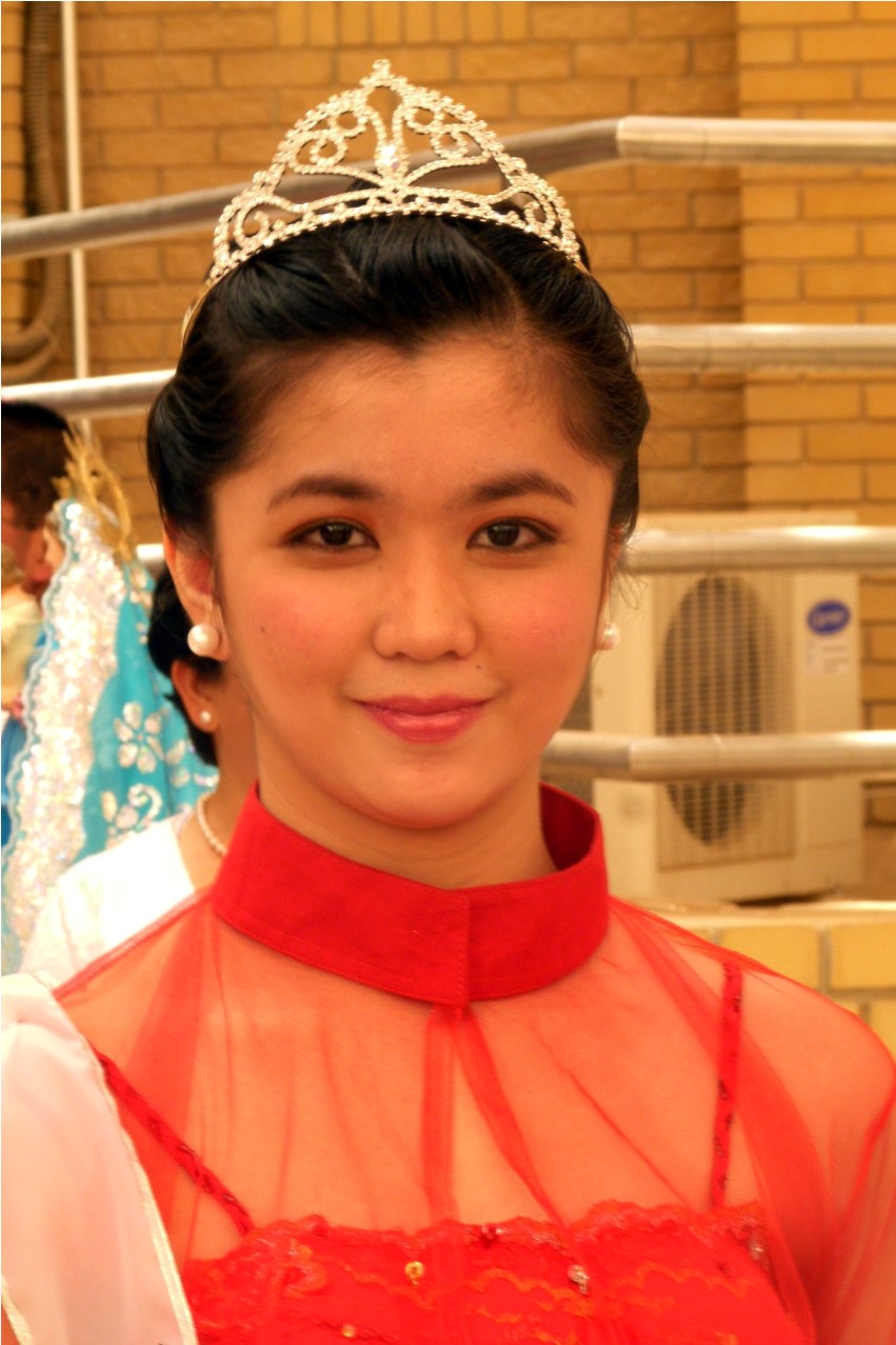 the viewing deck: Middle East 2012 Santacruzan (Flores de Mayo)