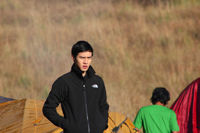 Di Balik Layar Film 5 cm. | Simple!